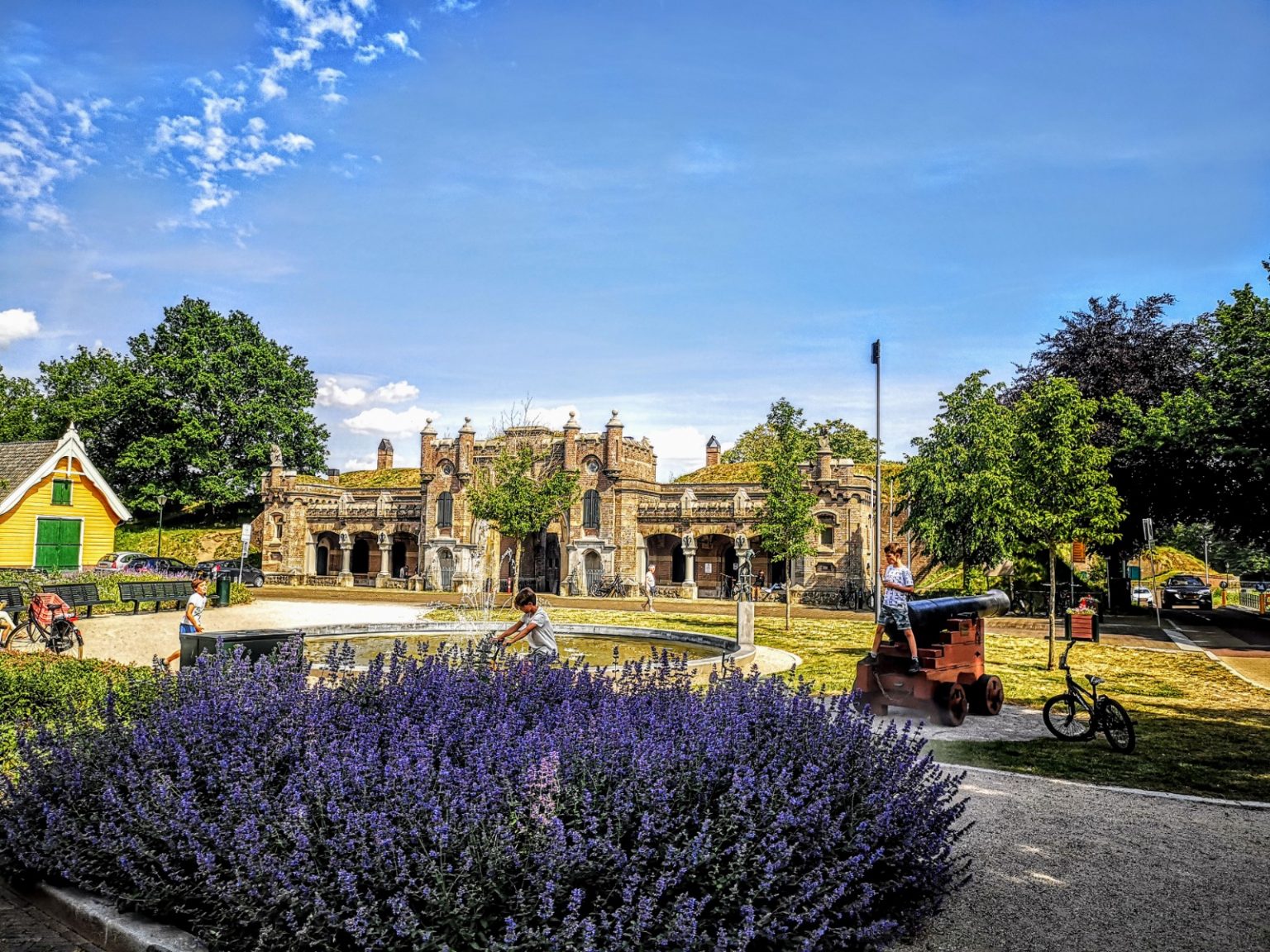 Visit the Star-shaped Fortress of Naarden Vesting, The Netherlands ...