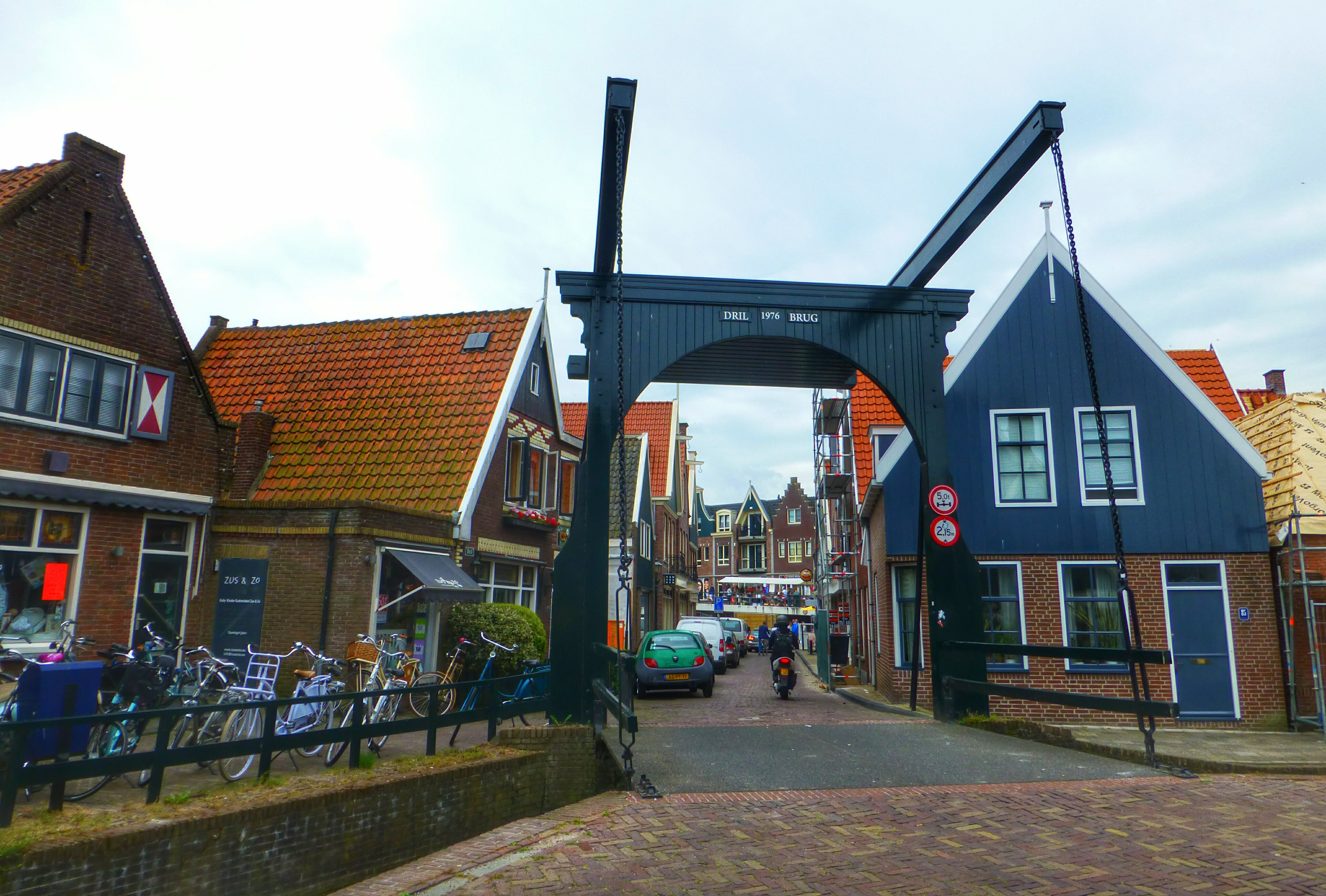 Visit the Famous village of Volendam, The Netherlands - Get dressed in ...