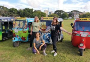 Rickshaw Challenge in India - Driving your own Rickshaw through crazy ...